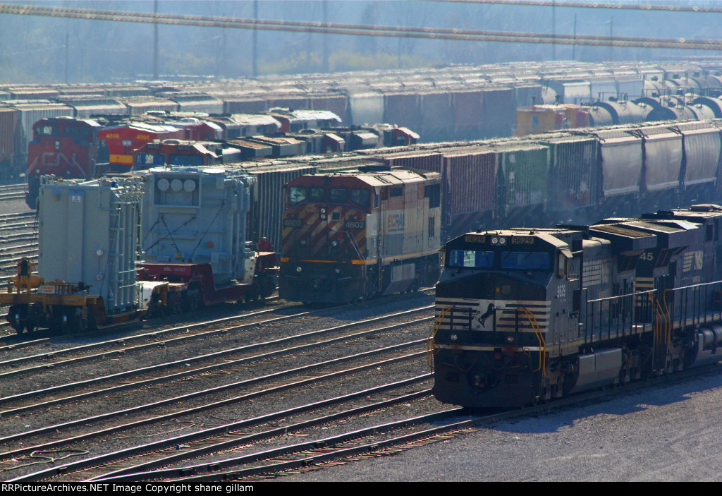 BCOL 4602 Waits for a ride out of the Trra yard.